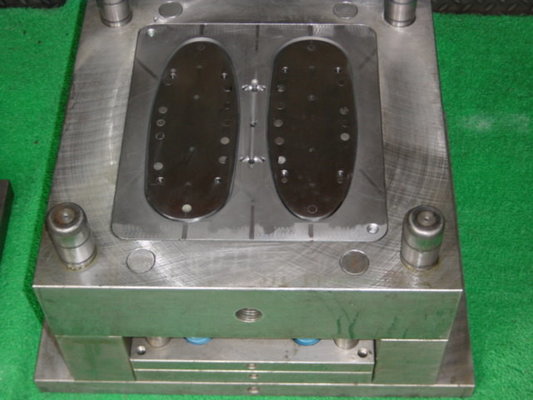 Veicle PC Plastic Precision Injection Mould Auto Stamping Mold Design