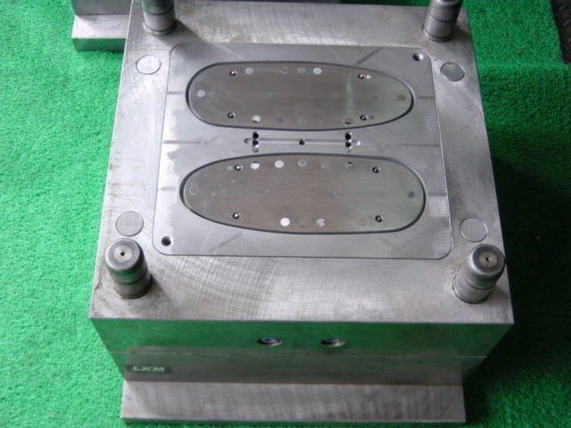 Veicle PC Plastic Precision Injection Mould Auto Stamping Mold Design
