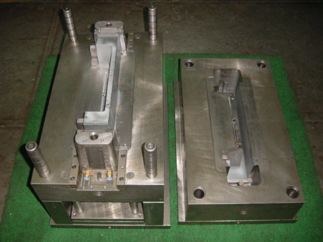 Rubber Parts Injection Plastic Mould DME Mold 250000 - 300000 Shots Life