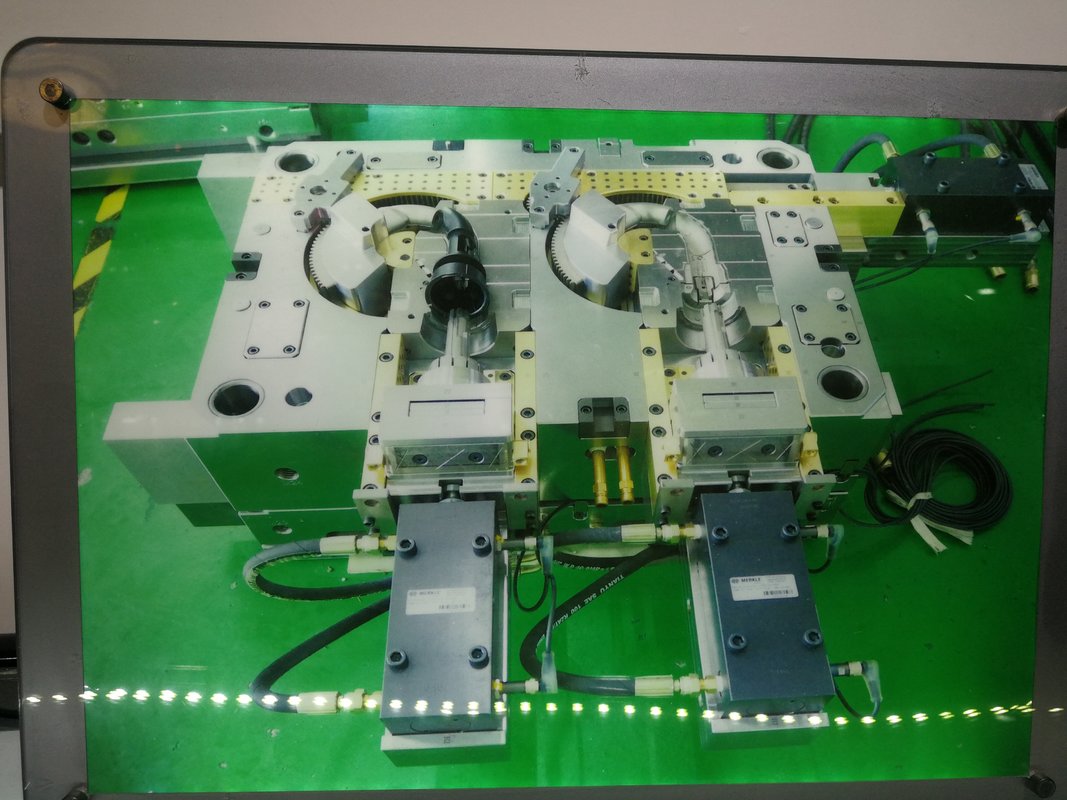 Customized 1*1 Cavity Hot Runner PA+GF Jiding Auto Parts Mould